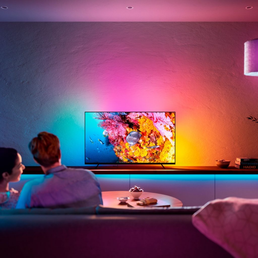 Philips Hue Play Gradient Lightstrip đồng bộ màu TV 55" 65" 75"