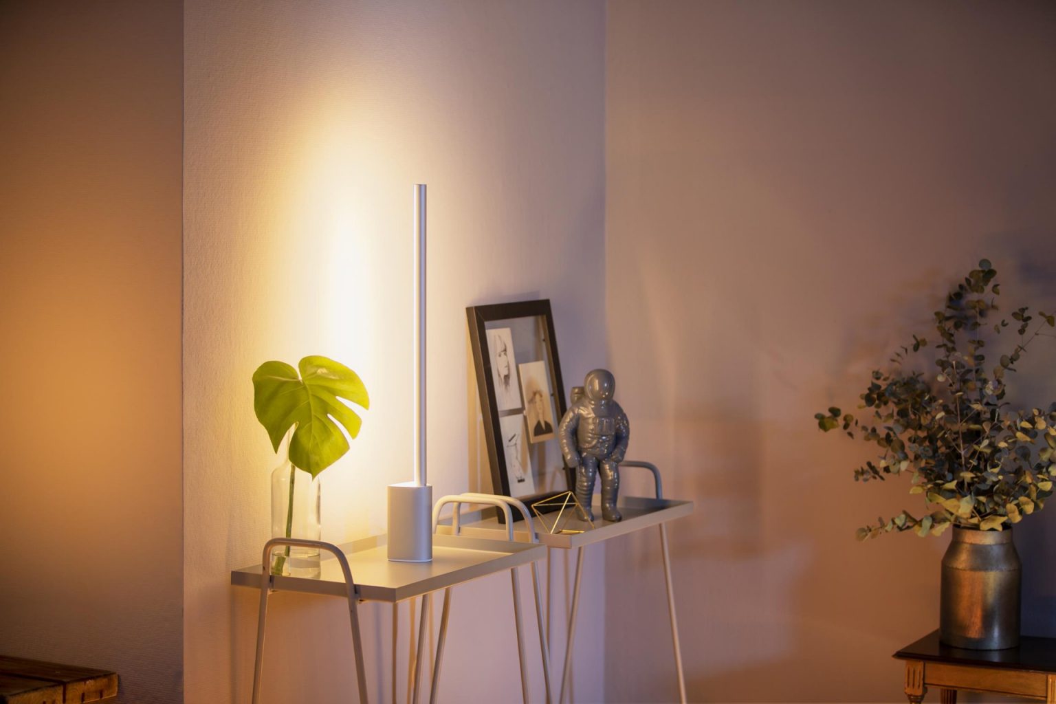 Philips Hue Signe Table Lamp, đèn bàn thông minh 16 triệu màu, bản mới ...